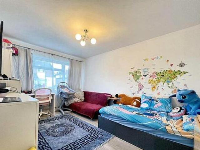 Luther Close, Edgware, 2 Bedroom Maisonette