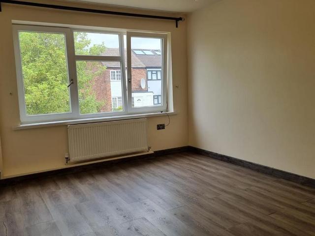 Luther Close, Edgware, Greater London 2 bed flat to rent £1,800 pcm £415 pw