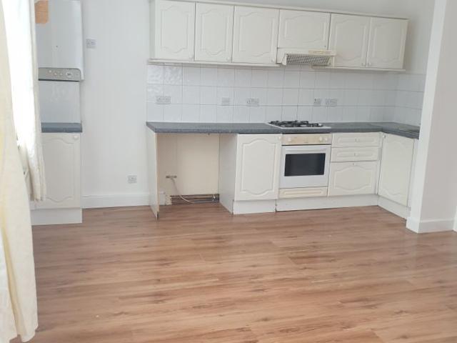 Luton LU2, 2 bed flat to rent, £1,150 pcm | PrimeLocation