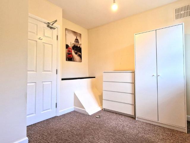 Luton LU2, Room to rent, £450 pcm | PrimeLocation