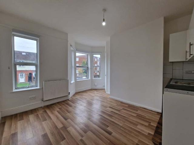 Luton LU2, Room to rent, £650 pcm | PrimeLocation