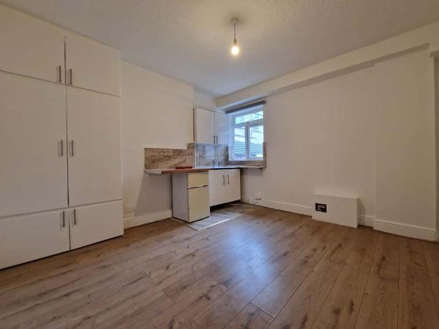 Luton LU2, Room to rent, £650 pcm | PrimeLocation