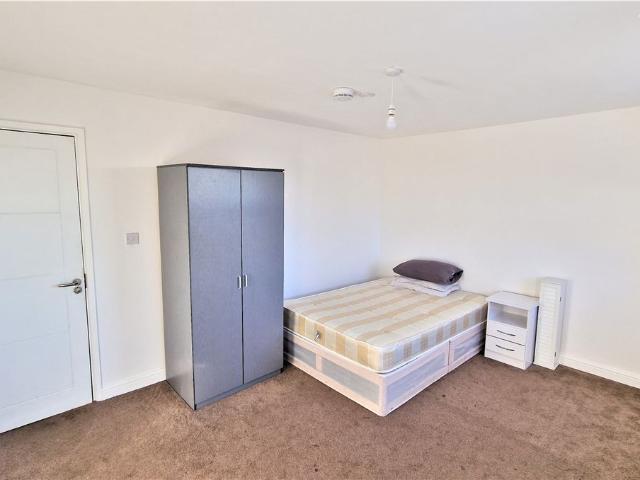 Luton LU2, Room to rent, £650 pcm | PrimeLocation