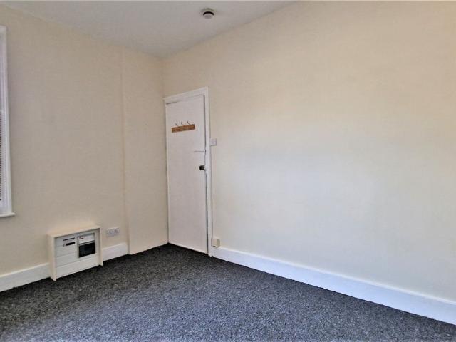 Luton LU2, Room to rent, £675 pcm | PrimeLocation