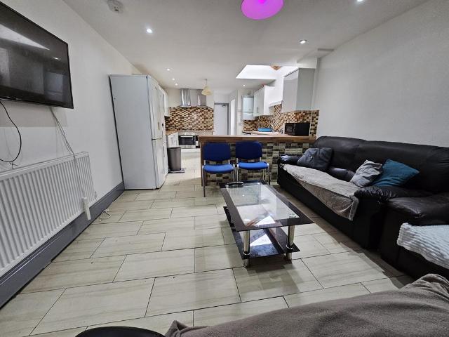 Luton Road, Birmingham B29 8 bed detached house to rent £3,467 pcm £800 pw