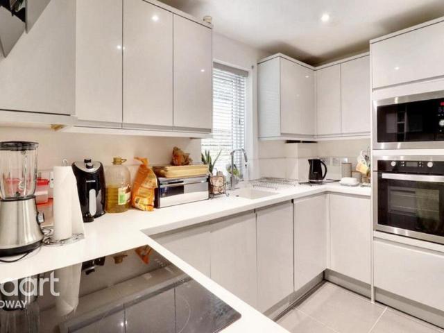Luton Road, Chatham 3 bed terraced house to rent £1,438 pcm £332 pw