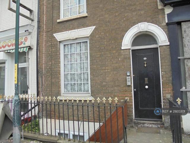Luton Road, Chatham, ME4 2 bed flat to rent £1,050 pcm £242 pw