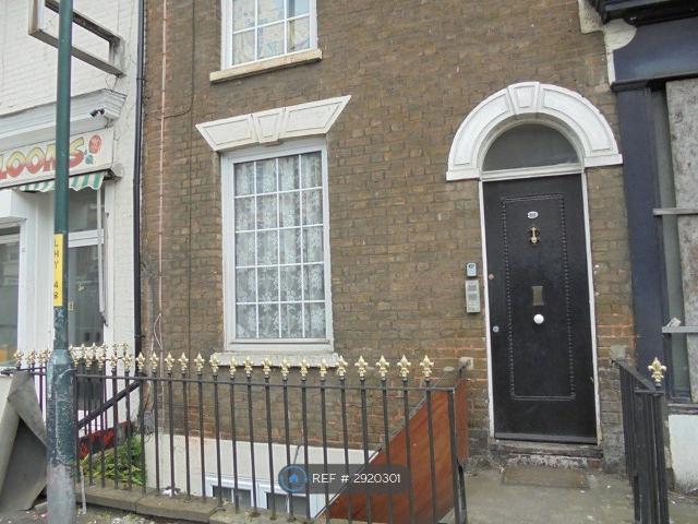Luton Road, Chatham ME4, 2 bed flat to rent, £1,050 pcm | PrimeLocation