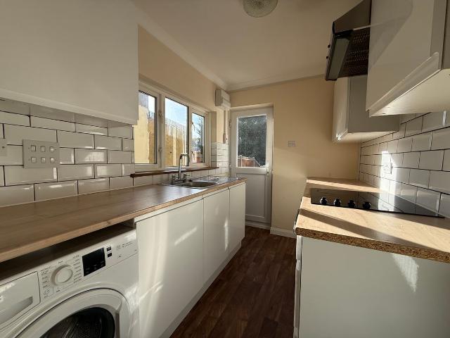 Luton Road, Chatham ME4, 2 bed property to rent, £1,250 pcm | PrimeLocation