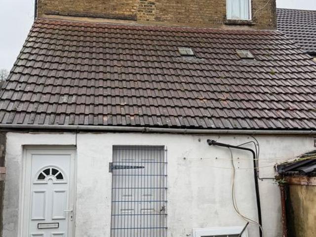 Luton Road, Chatham ME4, 5 bed town house to rent, £2,000 pcm | PrimeLocation