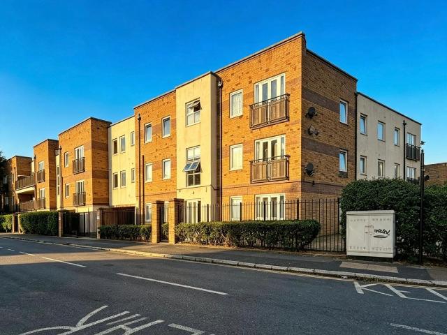 Luton Road, London E13, 2 bed flat to rent, £1,850 pcm | PrimeLocation