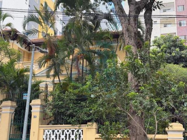 Luxuosa mansão à venda em Belo Horizonte MG, no bairro Lourdes, com 8 quartos, 6 salas, 3 banheiros