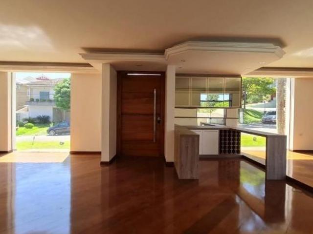 Luxuosa mansão de 4 suítes em Alphaville, Santana de Parnaíba SP: 7 salas, 4 vagas, 620m² Imperdív