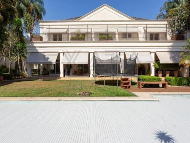 Luxuosa mansão de 4 suítes no Jardim Guedala, São Paulo SP, com 6 salas, 7 banheiros, 8 vagas de gar