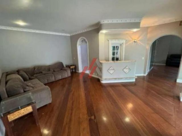 Luxuosa mansão de 5 suítes no Residencial Tamboré em Barueri SP: 800m², 3 salas, 10 banheiros e 10 v