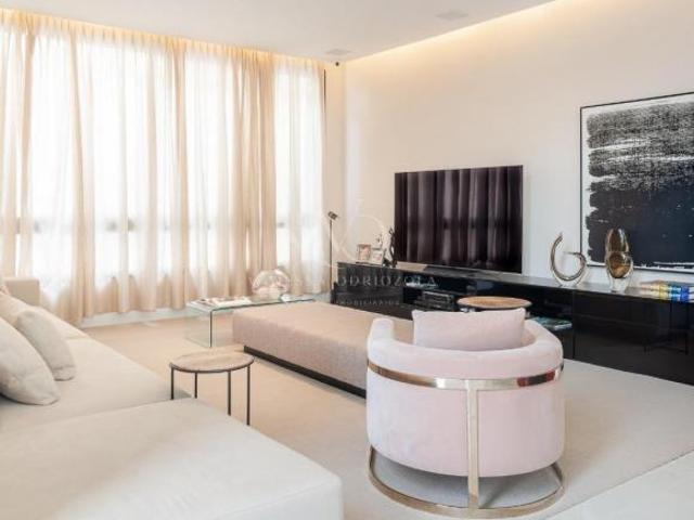 Luxuosa mansão de 6 quartos e 6 suítes em condomínio fechado em Alphaville Residencial Um, Barueri S