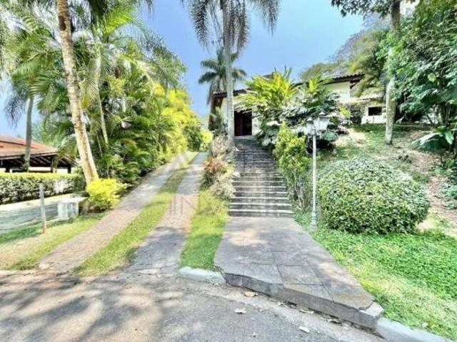 Luxuosa mansão de 6 quartos e 6 suítes na Granja Viana, Cotia SP: 641,22m² de puro requinte e confor