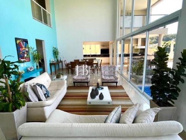Luxuosa mansão no Condomínio Marambaia, com 6 suites e casa de hospedes Vinhedo SP