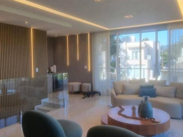 Luxuosa Alto Padrão Condomínio Aruã