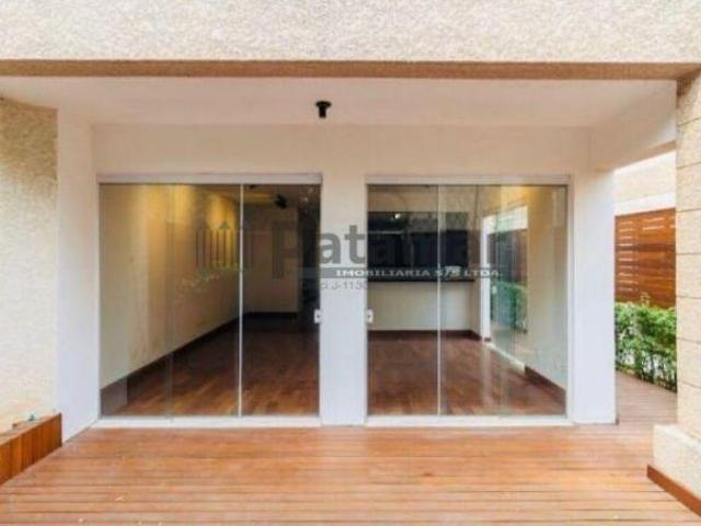 Luxuosa Casa com 3 Quartos e Sotão no Jardim Viana
