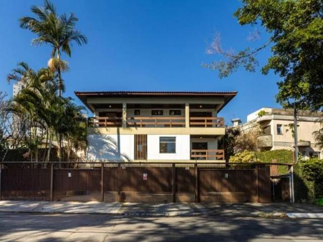 Luxuosa Casa com 5 Dormitórios e Piscina à Venda no Butantã R$ 3.990.000