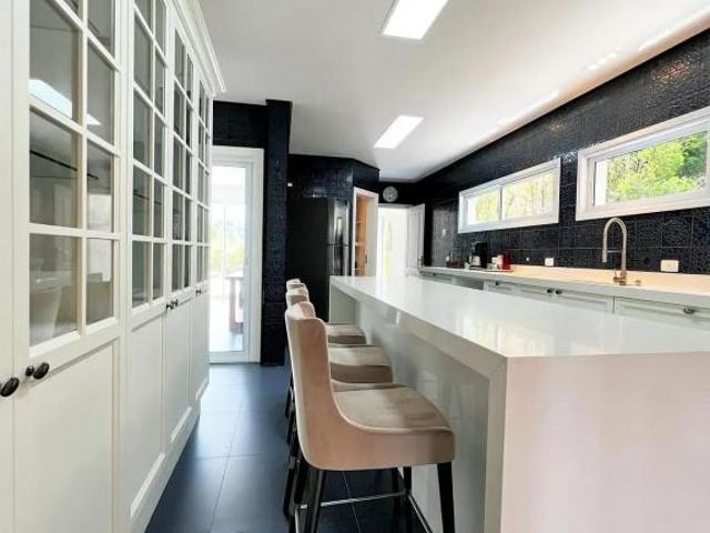 Luxuosa Casa Contemporânea à Venda em Condomínio Exclusivo R$ 6.000.000