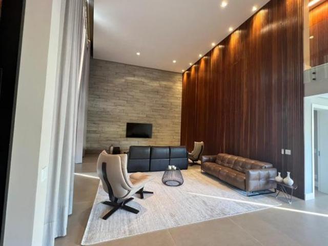 Luxuosa casa à venda em Alphaville Campinas: 4 quartos, 4 suítes, 3 salas, 6 banheiros, 498m² por R$