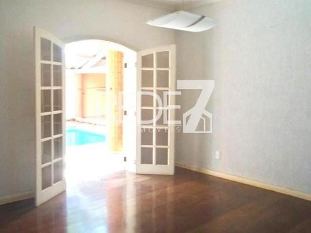 Luxuosa Casa à Venda em Campinas SP: 4 Quartos, 3 Suítes, 3 Salas, 5 Banheiros, 3 Vagas de Garagem e