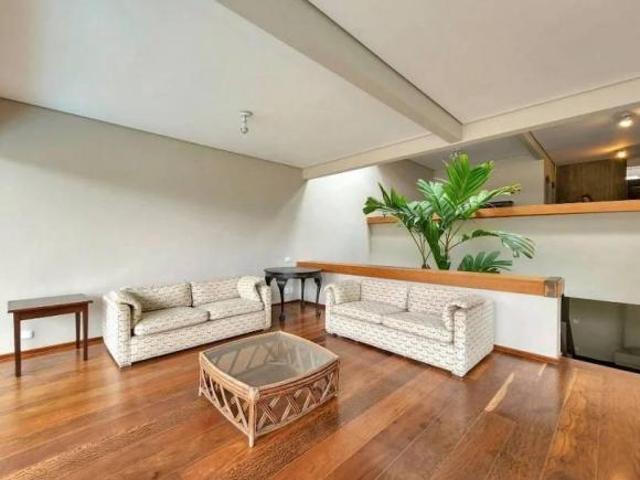 Luxuosa Casa à Venda em Paineiras do Morumbi 5 Suítes, Piscina e 8 Vagas