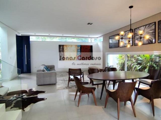 Luxuosa casa à venda no condomínio Aruã em Mogi das Cruzes SP, com 3 quartos, 3 suítes, 3 salas, 5 b