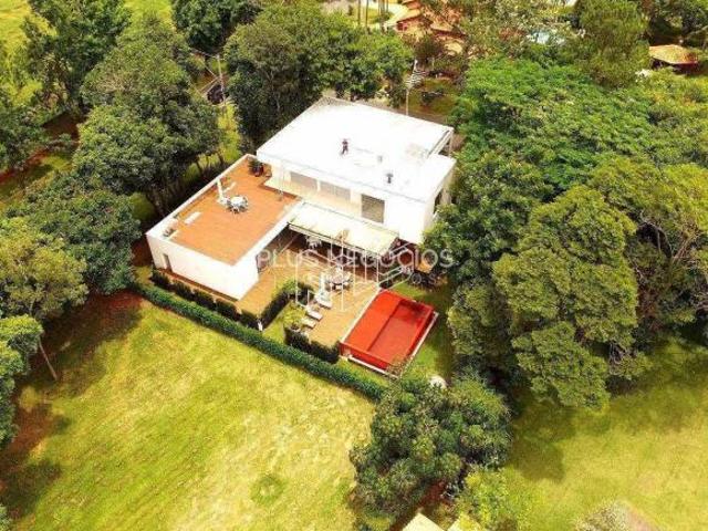 Luxuosa Casa à Venda no Condomínio Lago Azul Golf Clube 5 Suítes, Piscina e Vista para o Campo de