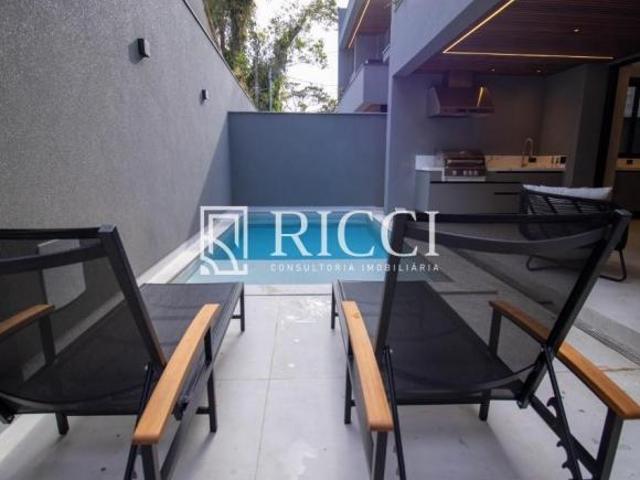 Luxuosa Casa de 4 Quartos em Condomínio de Juquehy com 4 Suítes e 6 Banheiros São Sebastião SP
