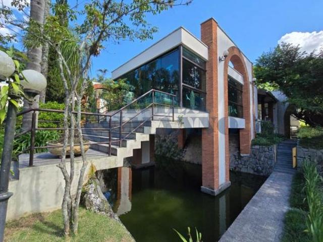Luxuosa Casa de Condomínio à Venda em Arujá SP, no Bairro Arujázinho I, II e III, com 3 Quartos, 3 S