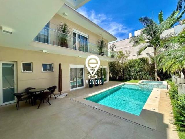 Luxuosa Casa de Alto Padrão à Venda em Alphaville