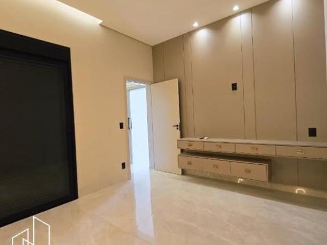 Luxuosa Casa de Alto Padrão no Quinta do Lago 2 em Rio Preto! 3 quartos, 3 suítes, 1 sala, 2 vagas d