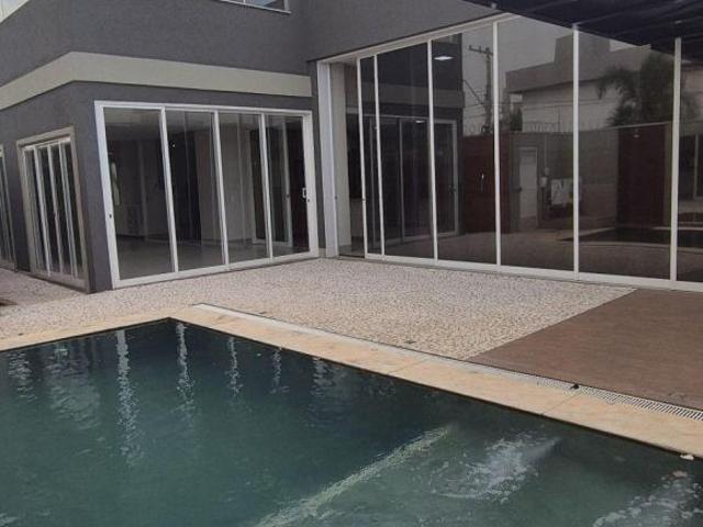 Luxuosa Casa de Esquina no Condominio Dahma