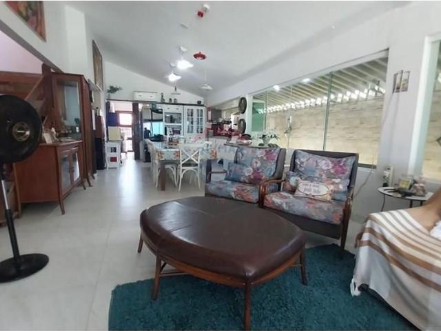 Luxuosa Casa de Praia em Enseada dos Corais