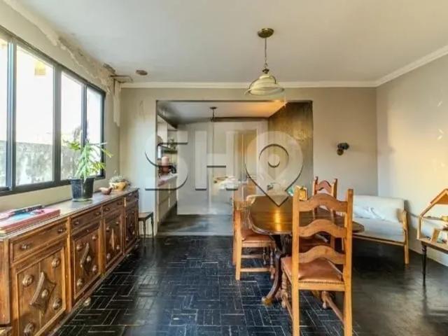 Luxuosa Casa em Condomínio Pacaembu, SP Pacaembu em rua fechada RARIDADE!