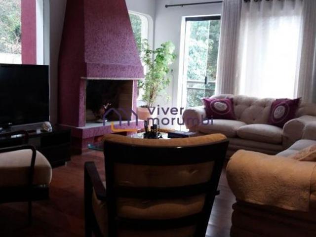 Luxuosa casa em Condomínio