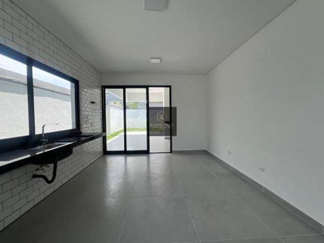 Luxuosa casa em condomínio à venda na cidade de com 3 quartos, 3 suítes, 2 salas, 4 banheiros, 4 va