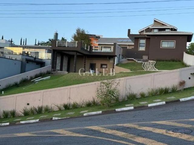 Luxuosa casa em condomínio à venda em Atibaia SP, no Condomínio Serra da Estrela: 3 suítes, 3 salas