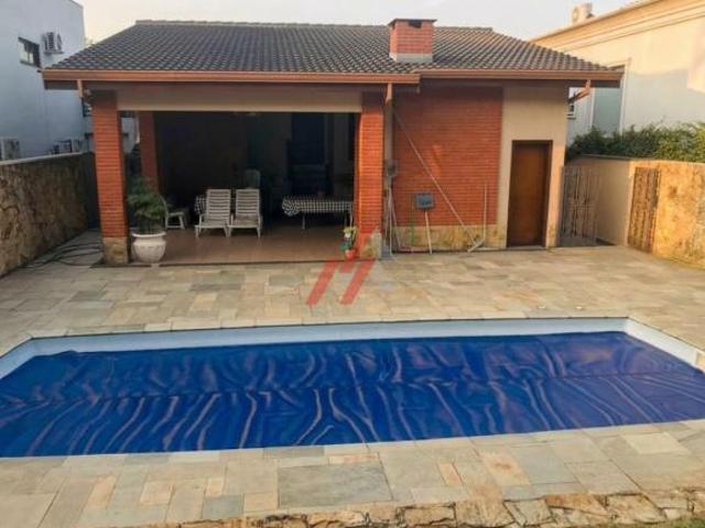 Luxuosa Casa em Condomínio à Venda em Alphaville 1 Quarto, 1 Suíte, 3 Salas, 3 Banheiros, 4 Vagas