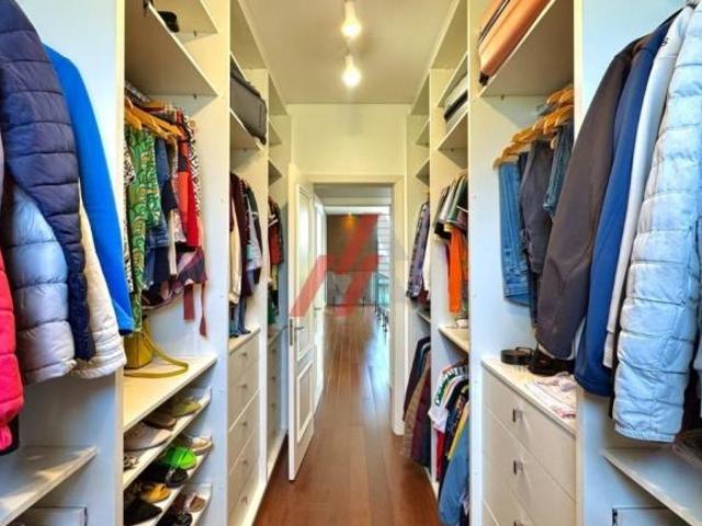 Luxuosa Casa em Condomínio à Venda em Alphaville, Santana de Parnaíba SP 4 Quartos, 4 Suítes, 3 Sal