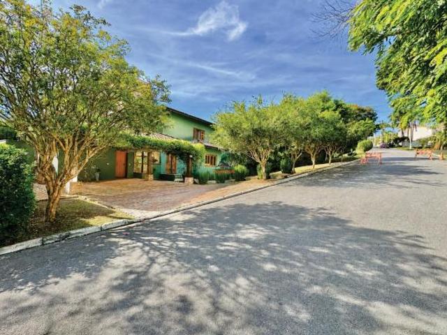 Luxuosa Casa em Condomínio à Venda em Carapicuíba SP, Residencial Euroville: 4 Quartos, 4 Suítes, 5