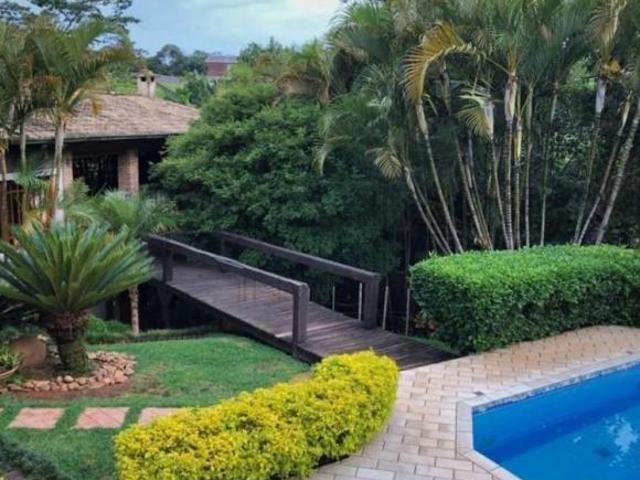 Luxuosa Casa em Condomínio à Venda em Carapicuíba SP 4 Quartos, 4 Suítes, 6 Salas, 6 Banheiros, 4