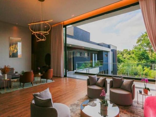 Luxuosa casa em condomínio à venda em Condomínio Village Ipanema 4 quartos, 3 suítes, 2 salas, 7 b