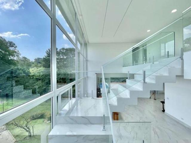 Luxuosa Casa em Condomínio à Venda em Jandira SP, Jardim do Golf I! 5 quartos, 5 suítes, 6 banheiros