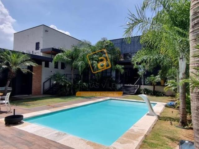 Luxuosa Casa em Condomínio à Venda em Salto SP, Centro 3 Quartos sendo 3 Suítes, 3 Salas, 6 Banheir