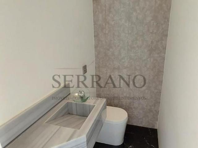 Luxuosa casa em condomínio à venda em Vinhedo SP, bairro Observatório. 3 suítes, 3 salas, 5 banheiro