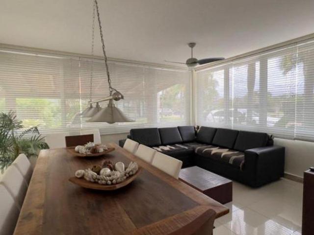 Luxuosa Casa em Condomínio em Atlântida